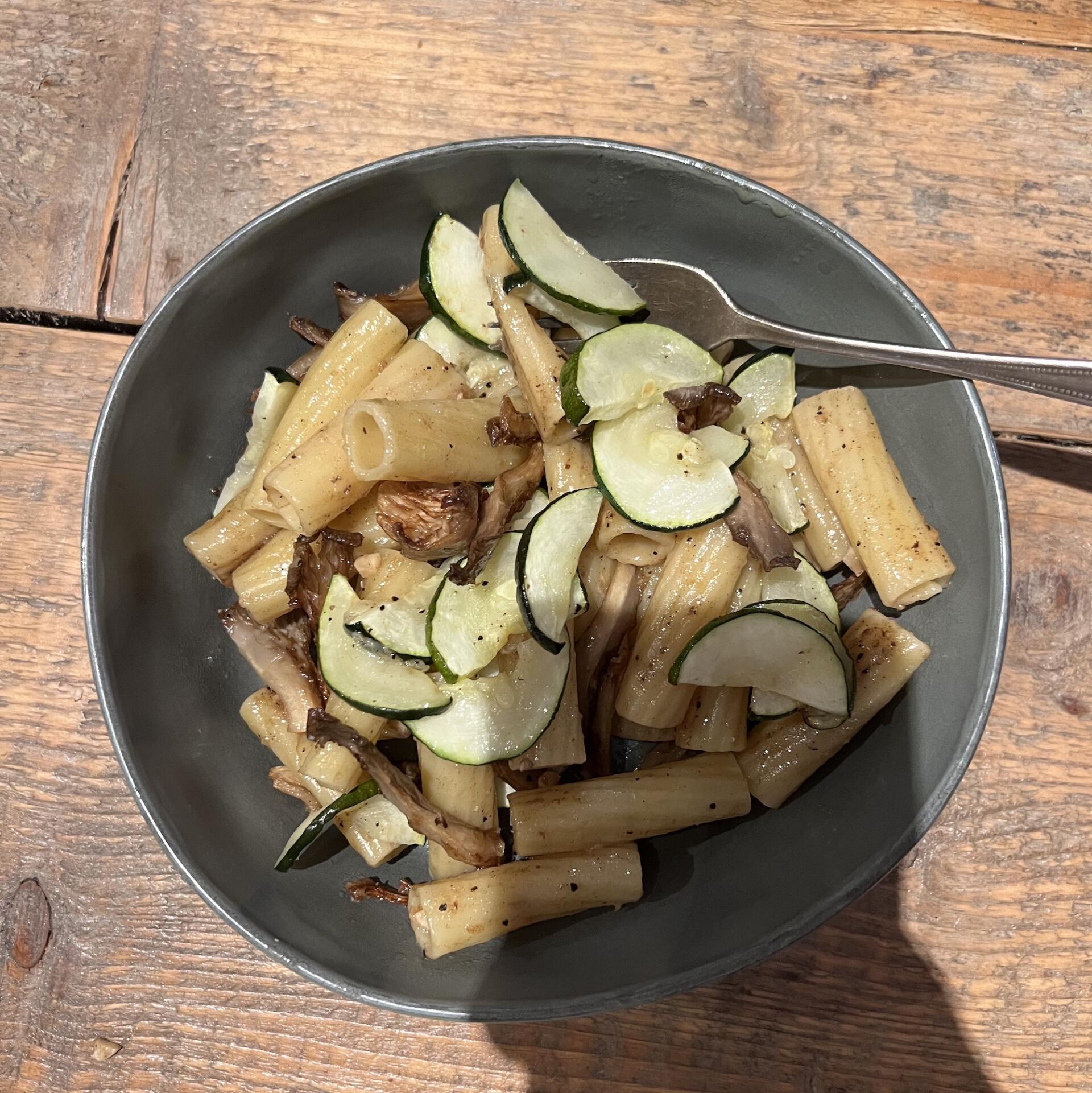 RECEPT: Rigatoni met gegrilde courgette en oesterzwam - Annemerel.com
